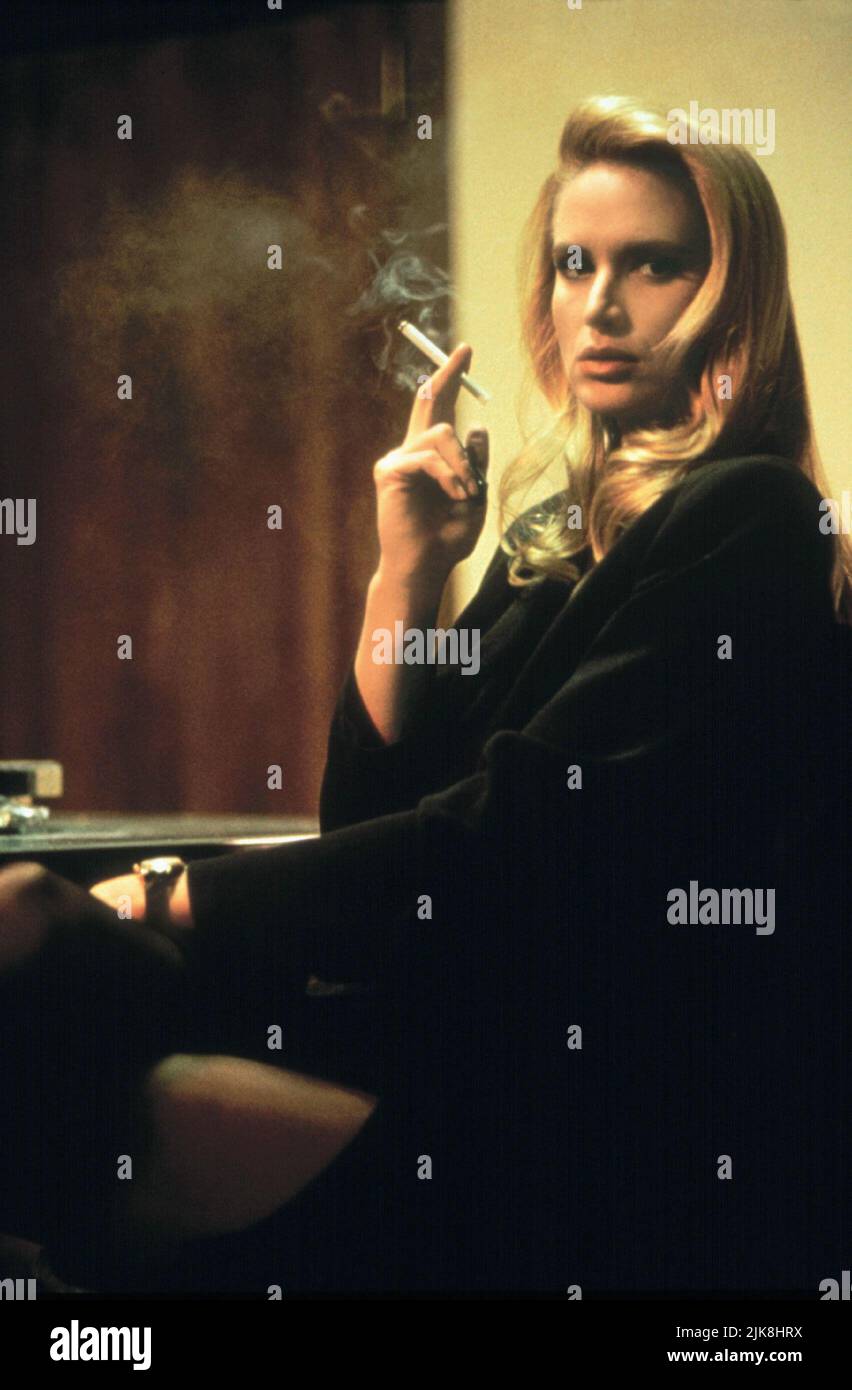 Kelly Lynch Film: Desperate Hours (USA 1990) Characters: Nancy Breyers ...