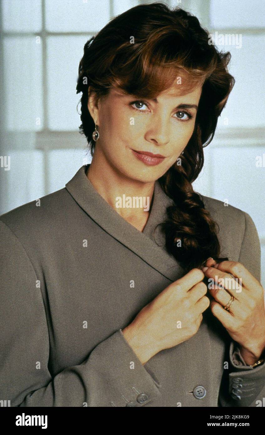 Anne Archer Film: Patriot Games (USA 1992) Characters: Dr. Caroline ...