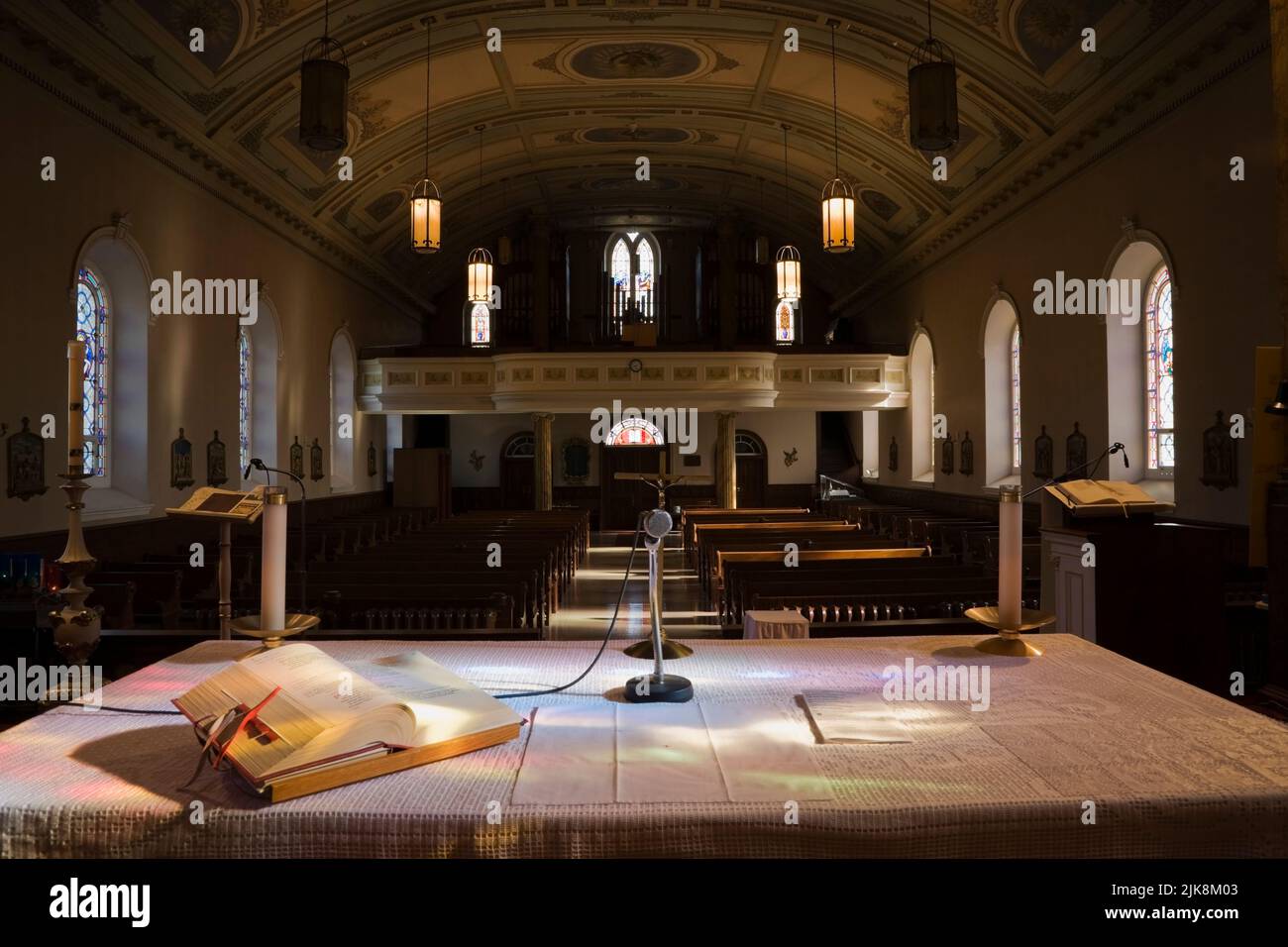 Altar table hi-res stock photography and images - Alamy