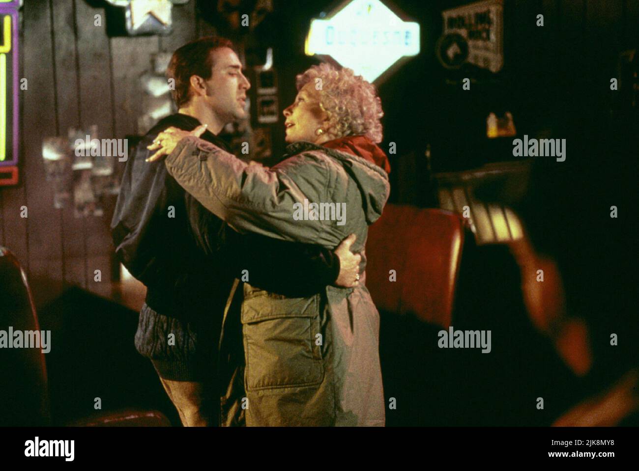 Guarding tess 1994 nicolas cage hi-res stock photography and images - Alamy