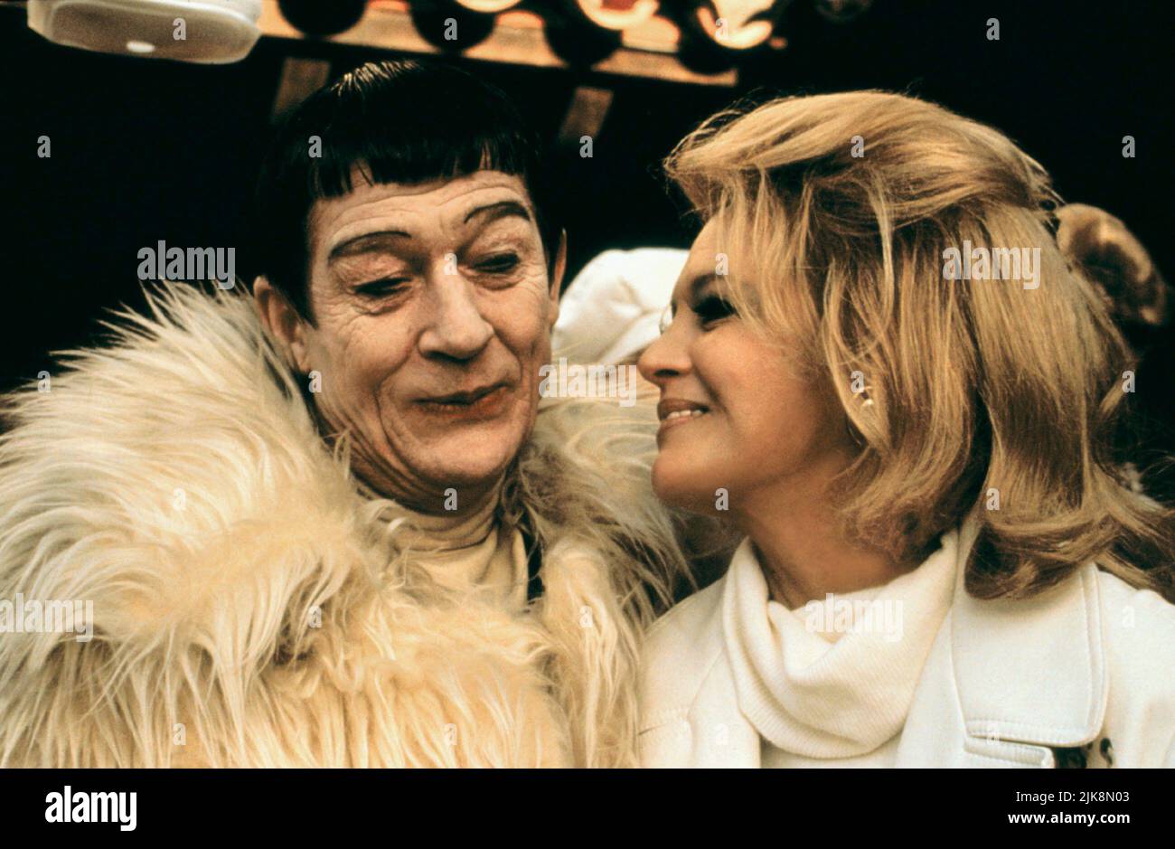 John Hurt & Angie Dickinson Film: Even Cowgirls Get The Blues (USA 1993 ...