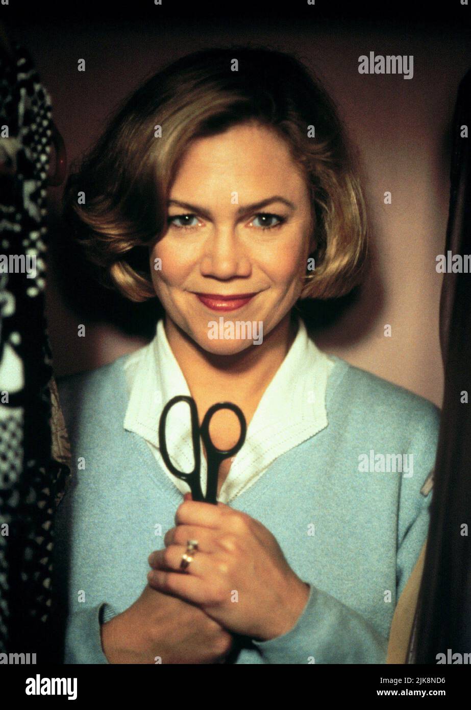 Kathleen Turner Film: Serial Mom (USA 1994) Characters: Beverly R ...