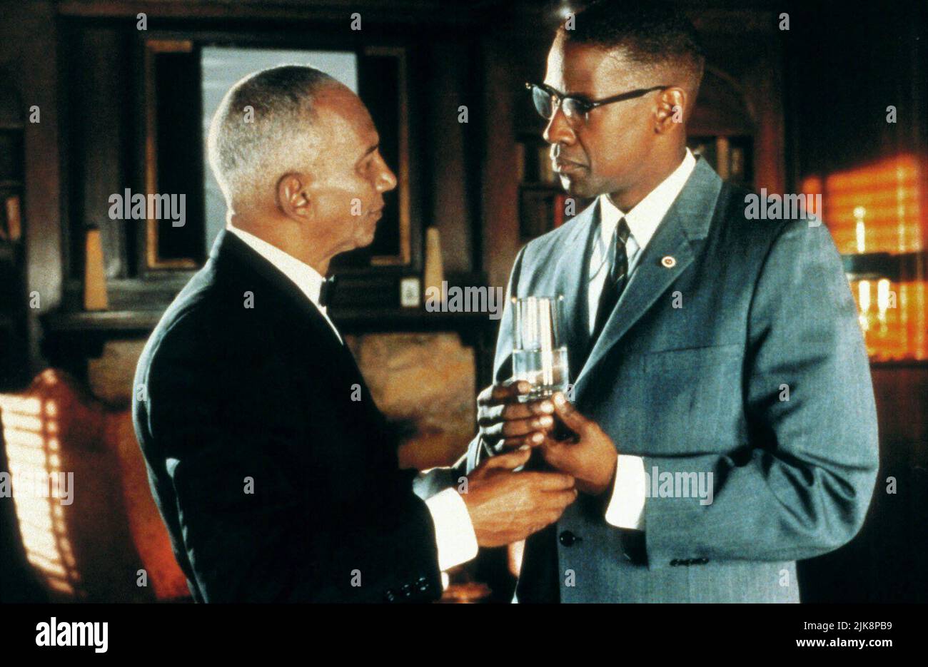 Malcolm x 1992 denzel hi-res stock photography and images - Alamy