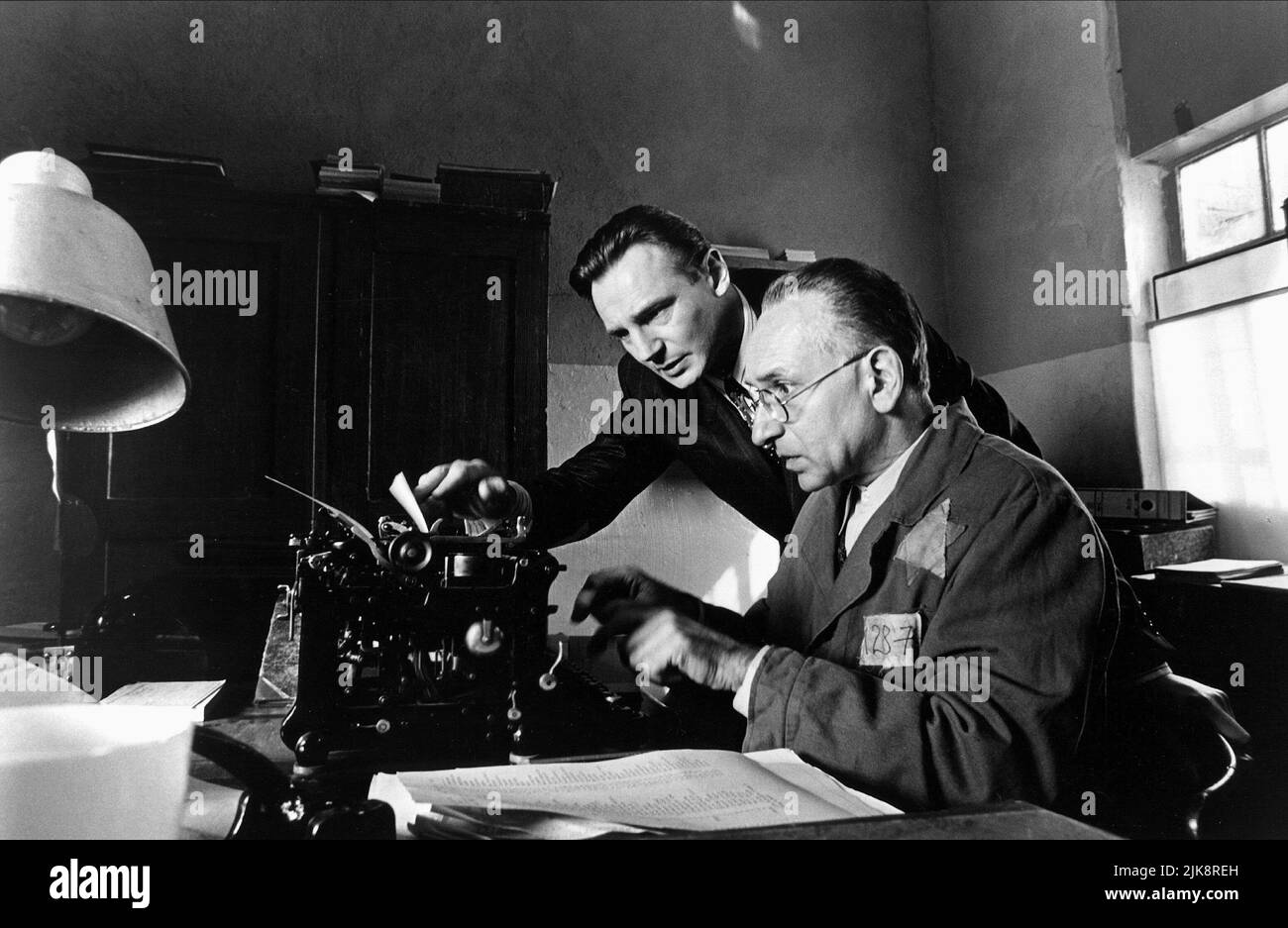 Liam Neeson & Ben Kingsley Film: Schindler'S List (USA 1993) Characters: Oskar Schindler ...