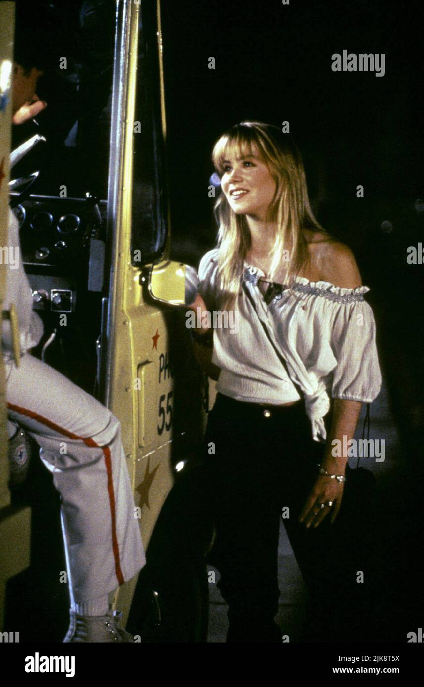Christina Applegate Film Don'T Tell Mom The Babysitter'S Dead (1991 ...