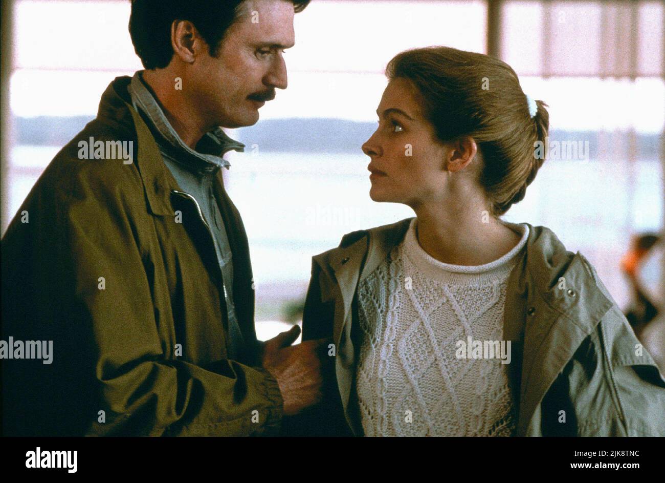 Patrick Bergin & Julia Roberts Film: Sleeping With The Enemy (1991 ...