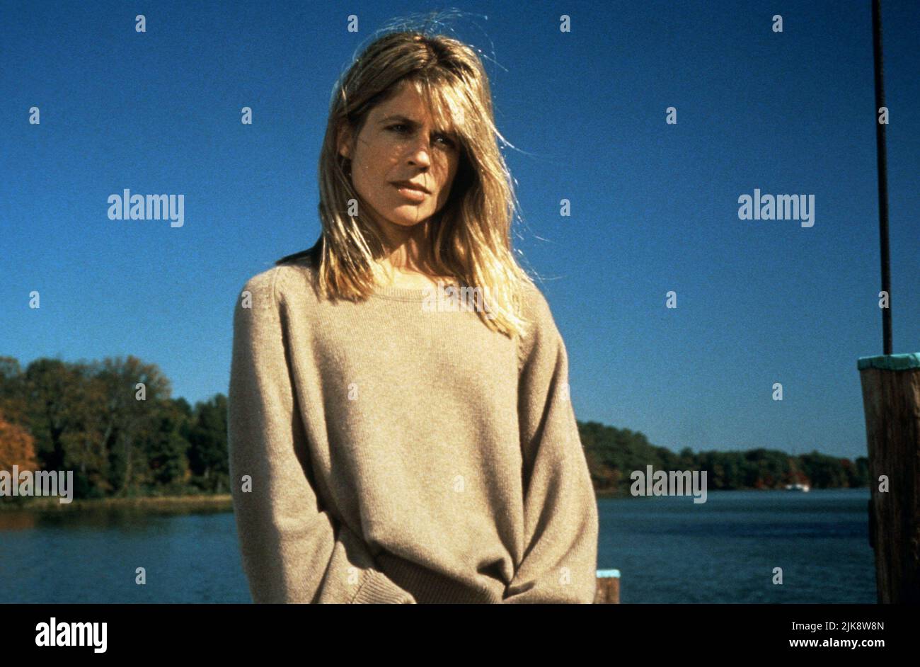 Linda Hamilton Film: Silent Fall (1994) Characters: Karen Rainer ...