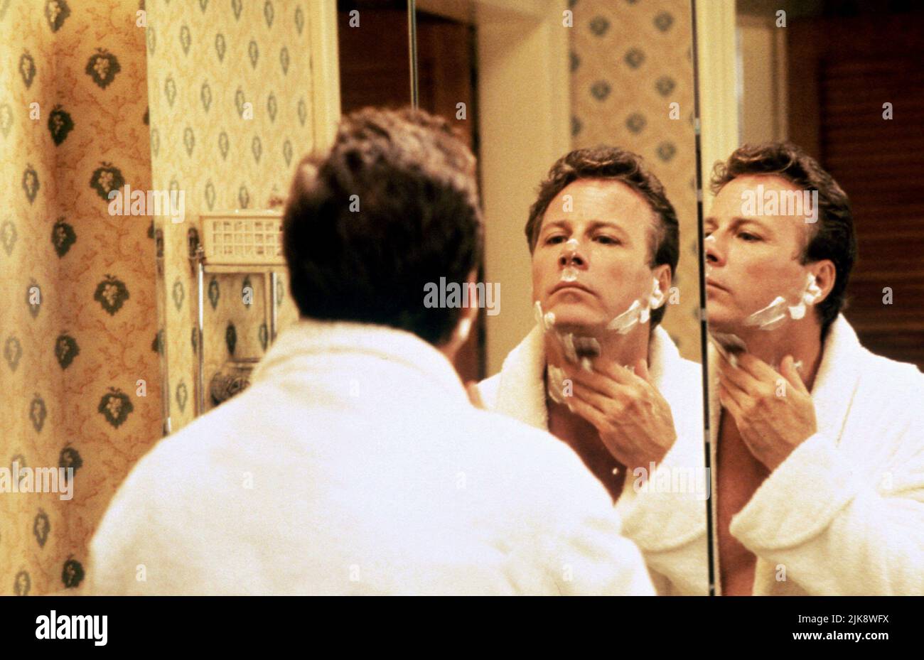 John Heard Film: The Pelican Brief (USA 1993) Characters: Gavin Vereek ...