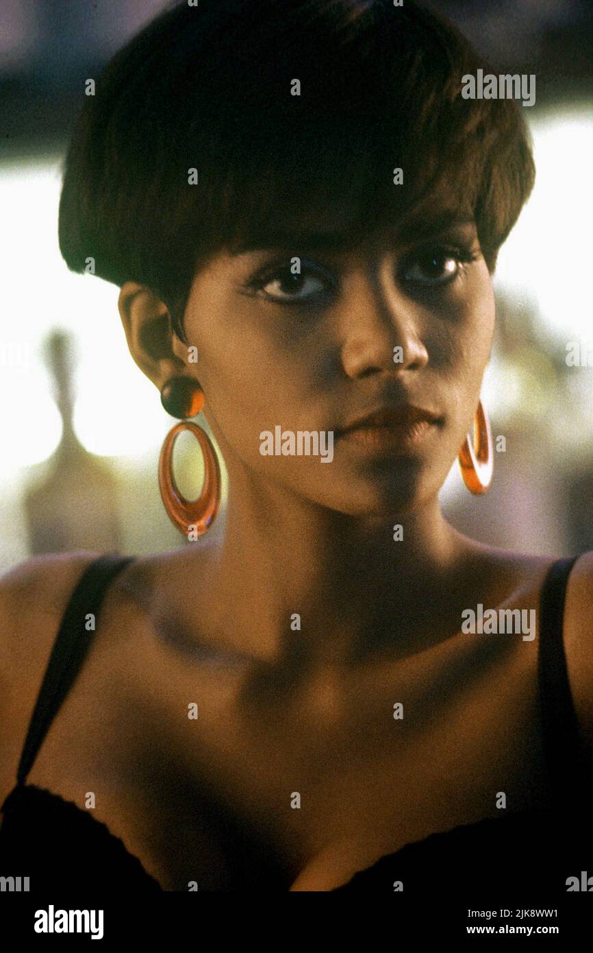 Halle berry last boy scout hi-res stock photography and images - Alamy