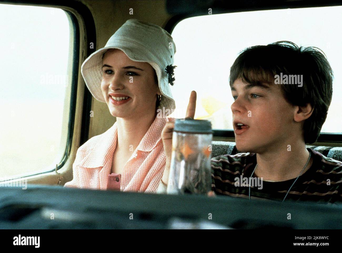 Juliette Lewis, Leonardo Dicaprio Film What'S Eating Gilbert Grape (USA 1993) Characters: Becky ...