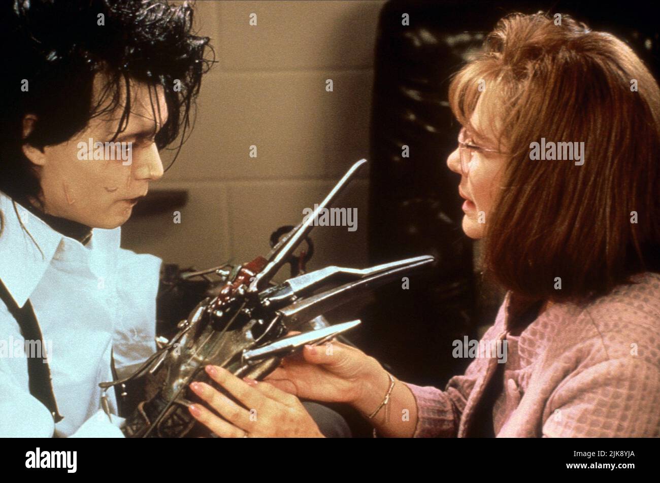 Dianne Wiest Edward Scissorhands Haircut