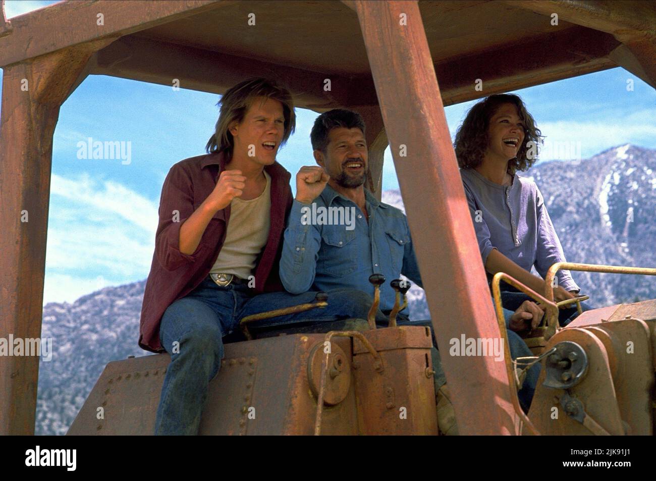 Kevin Bacon, Fred Ward & Finn Carter Film: Tremors (USA 1990 ...