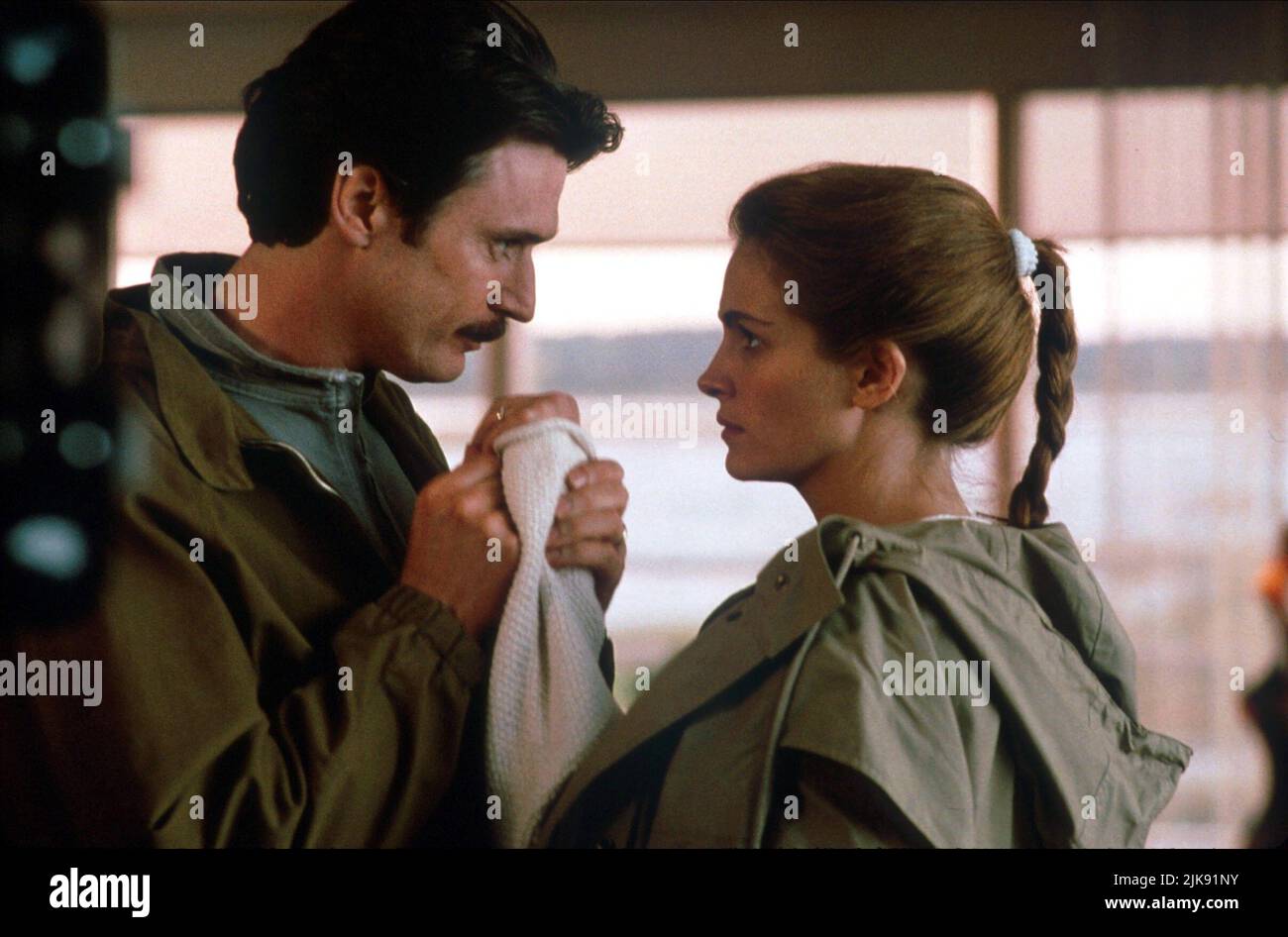 Patrick Bergin & Julia Roberts Film: Sleeping With The Enemy (1992 ...
