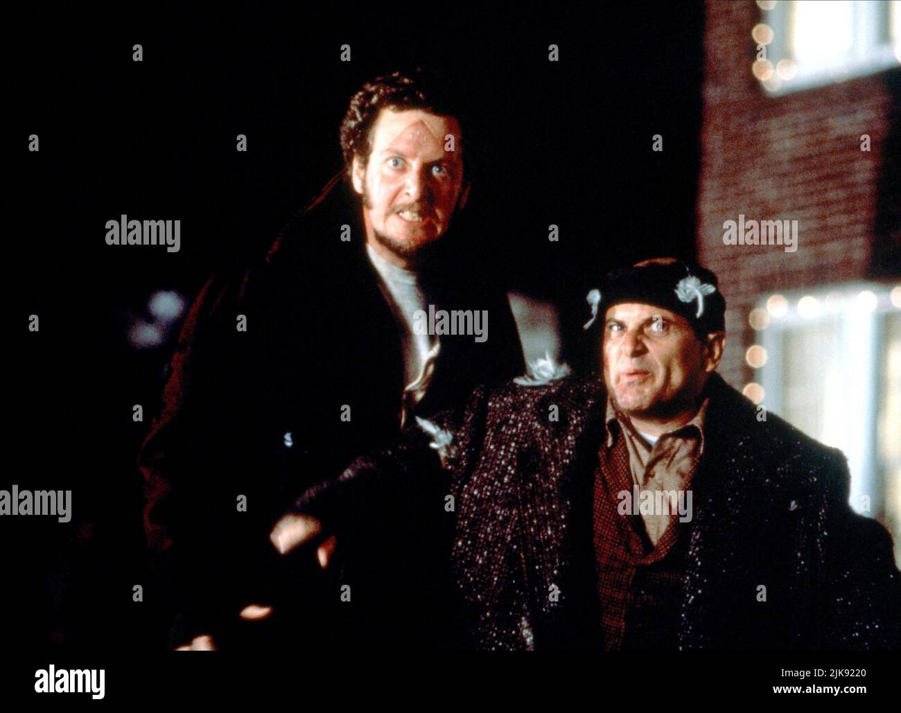 Harry marv home alone hi-res stock photography and images - Alamy