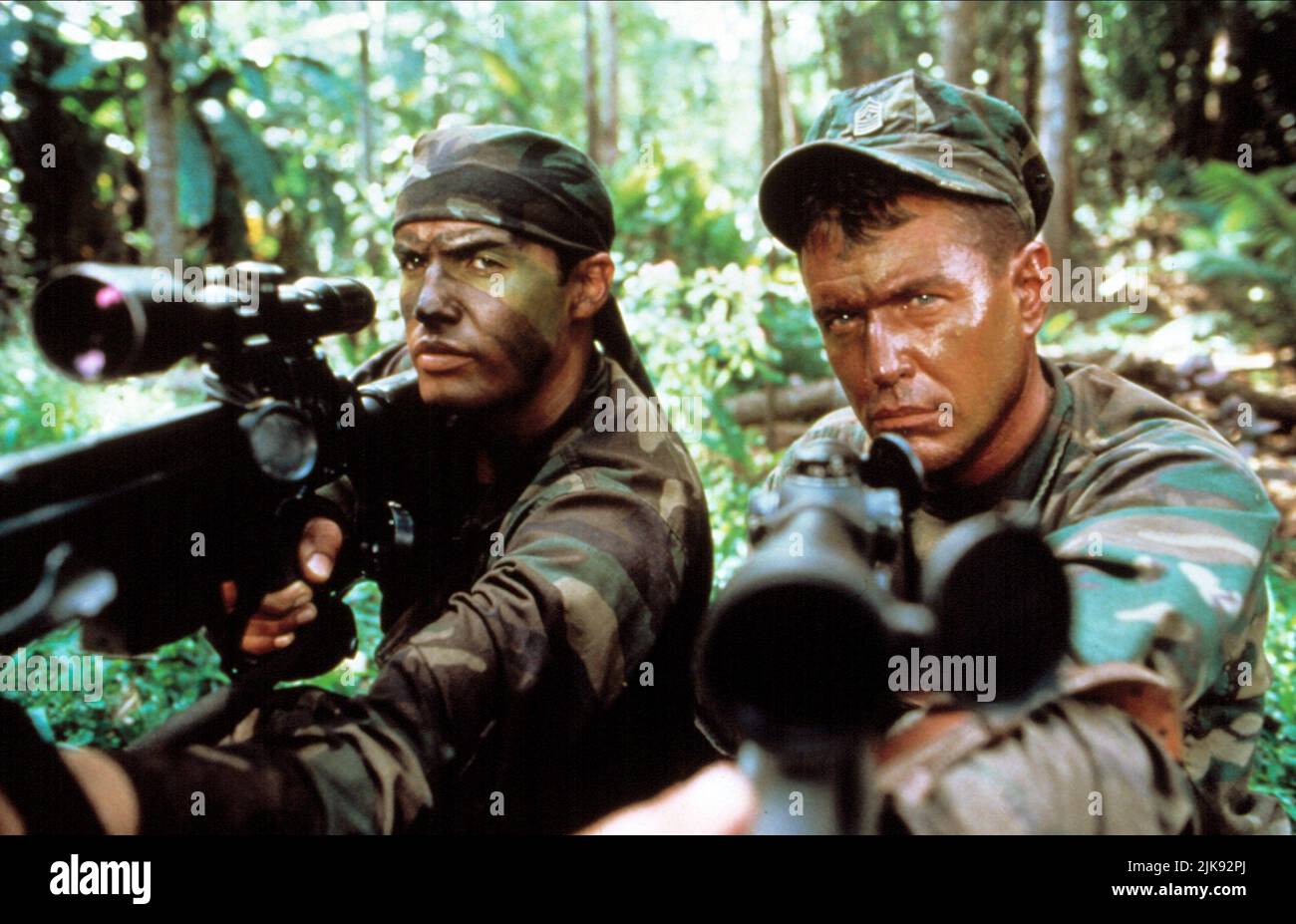 Billy Zane & Tom Berenger Film Sniper (USA/PER 1993) Characters ...