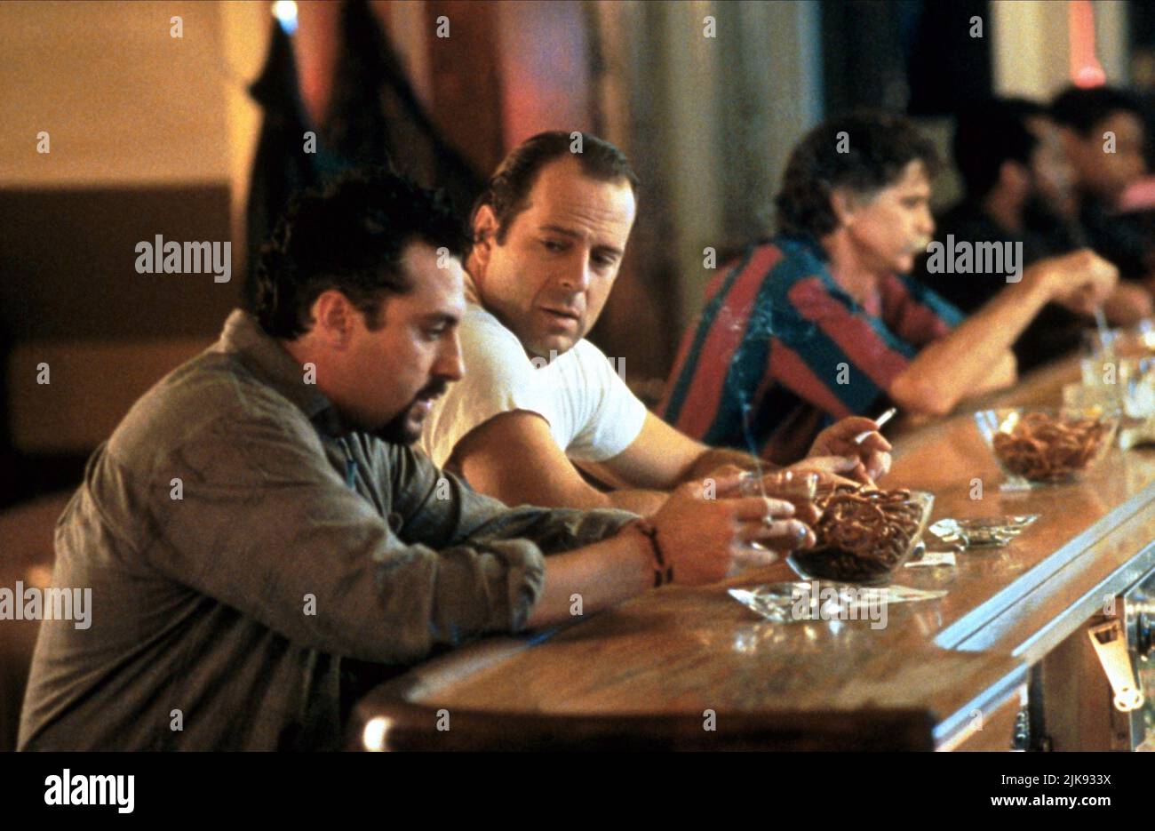 Tom Sizemore & Bruce Willis Film: Striking Distance (USA 1993 ...