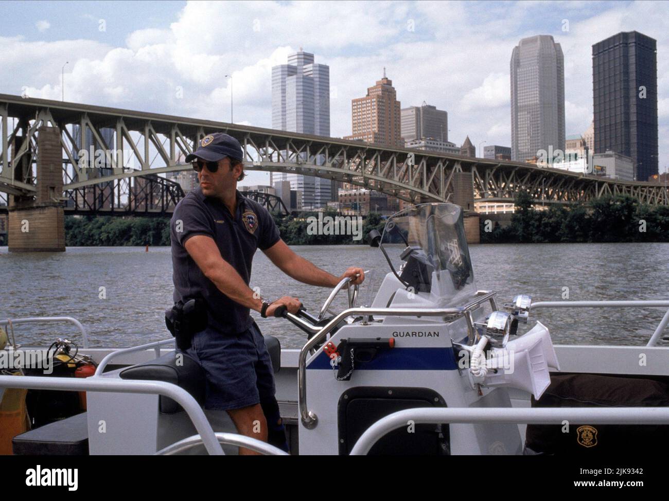 Bruce Willis Film Striking Distance (USA 1993) Characters: Det. Tom ...