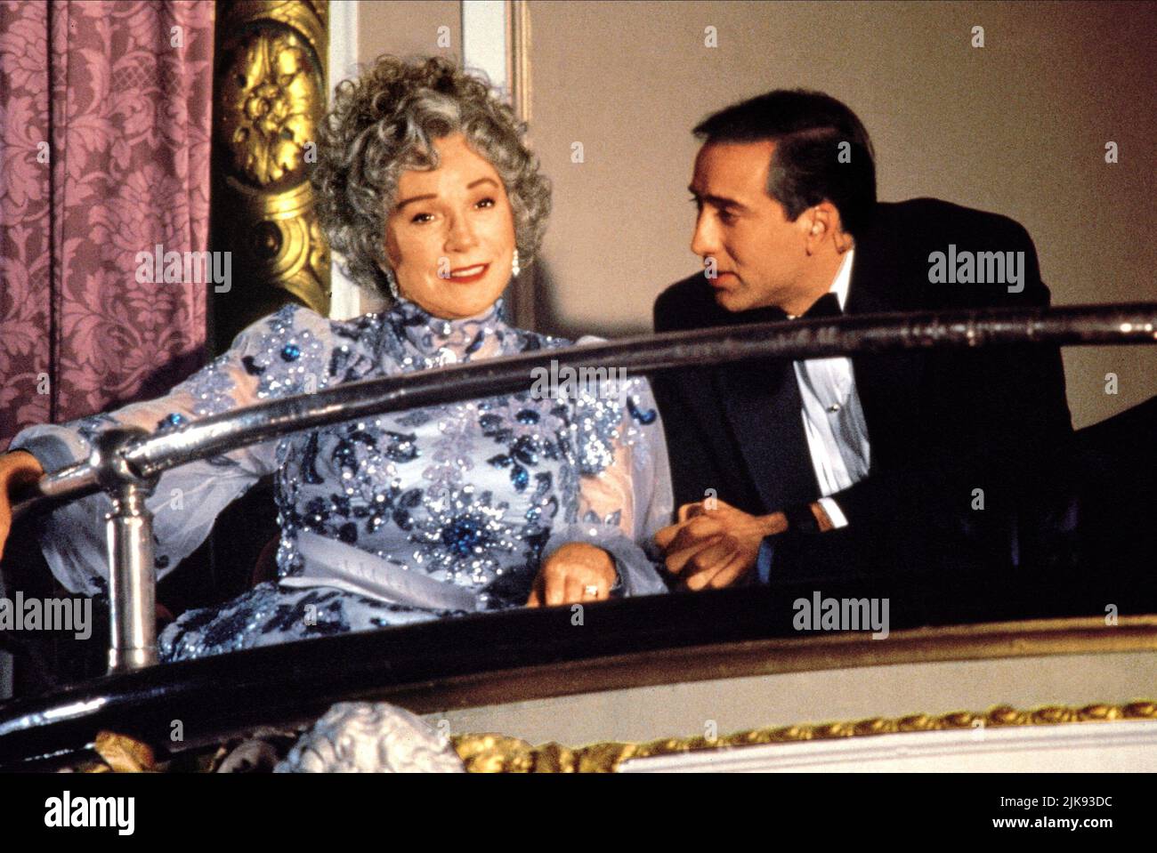 Shirley maclaine nicolas cage guarding hi-res stock photography and ...