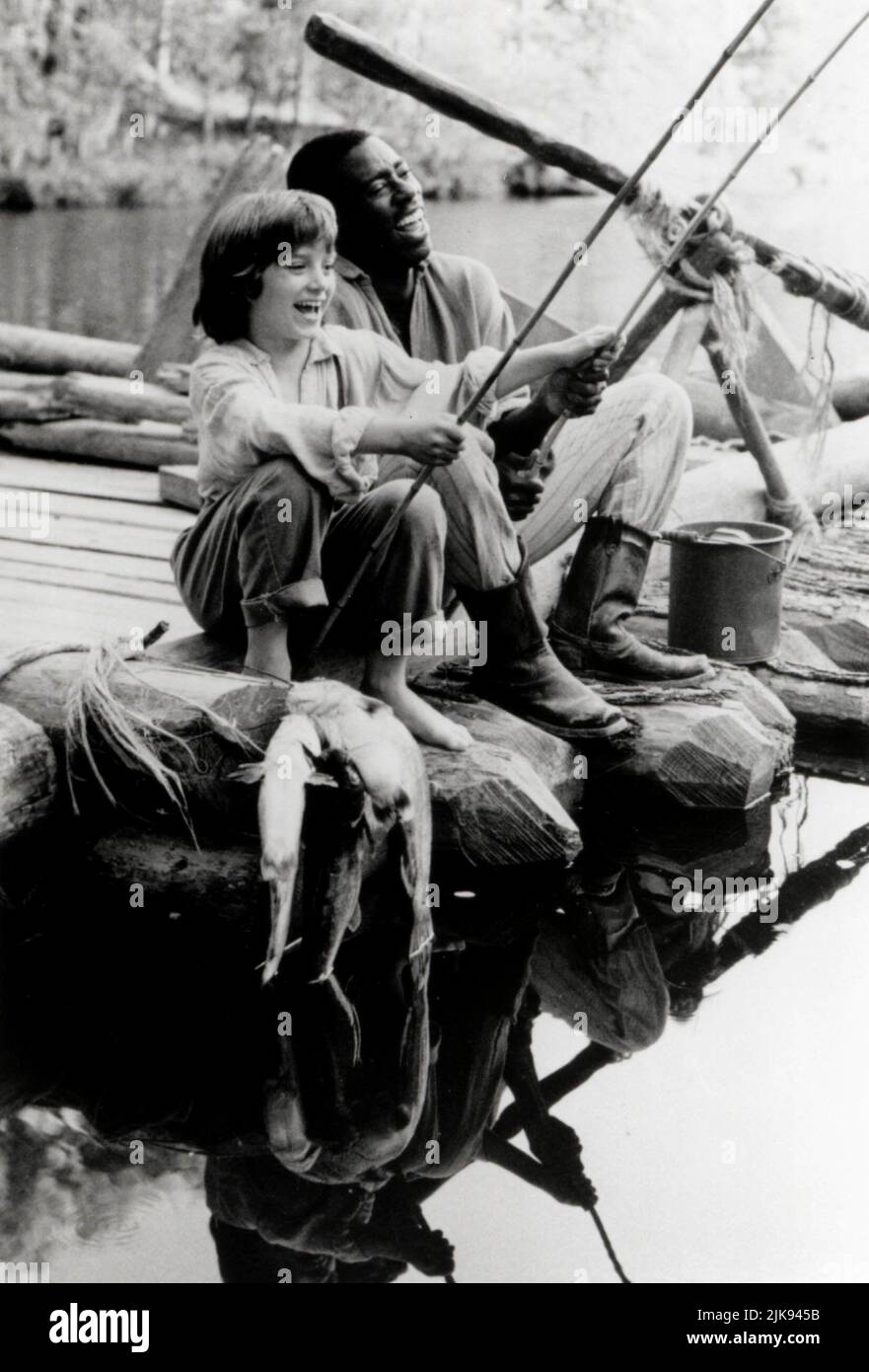 Elijah Wood & Courtney B. Vance Film The Adventures Of Huck Finn (1993 ...