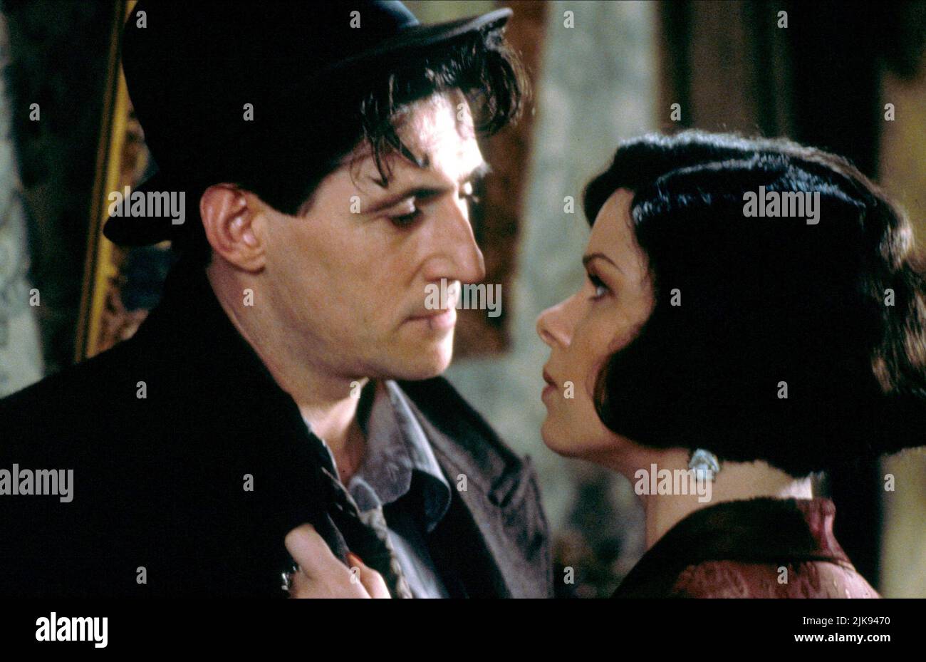 Gabriel Byrne & Marcia Gay Harden Film: Miller'S Crossing (USA 1990 ...