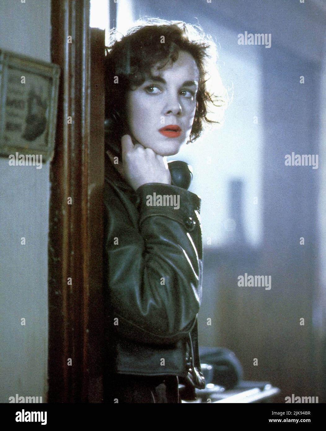 Elizabeth perkins love large 1990 hi-res stock photography and images ...