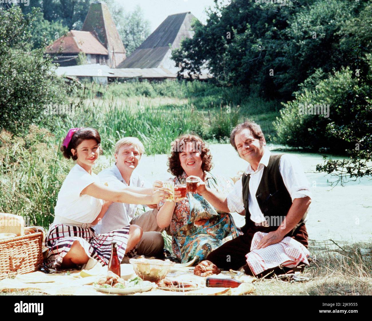 Catherine Zeta Jones, Pillip Franks, Pam Ferris & David Jason ...