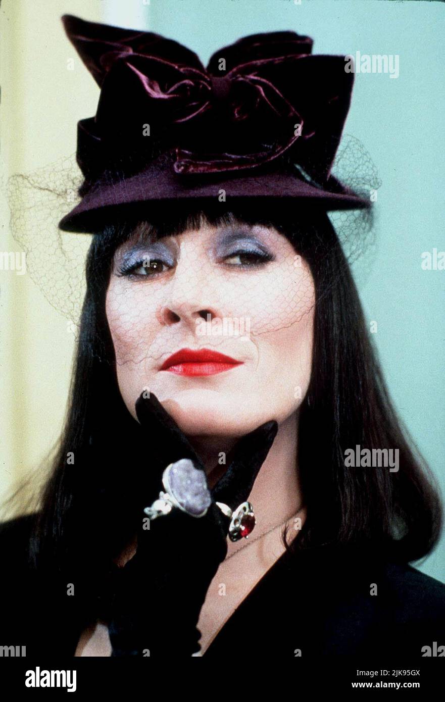 Anjelica Huston Film: The Witches (UK/USA 1990) Characters: Miss Eva ...