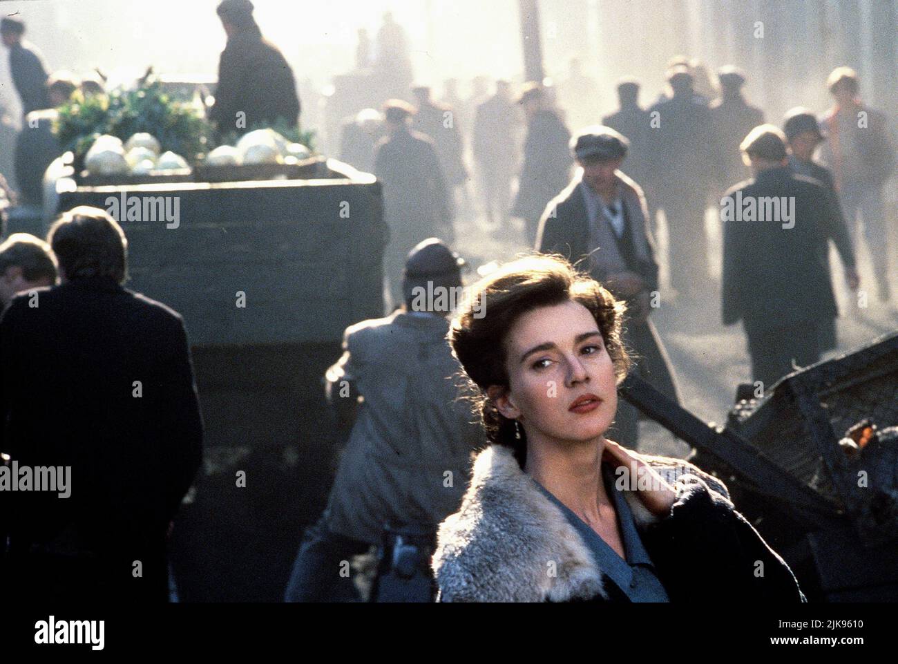 Maruschka Detmers Film: Le Brasier (1991) Characters: Alice Director ...