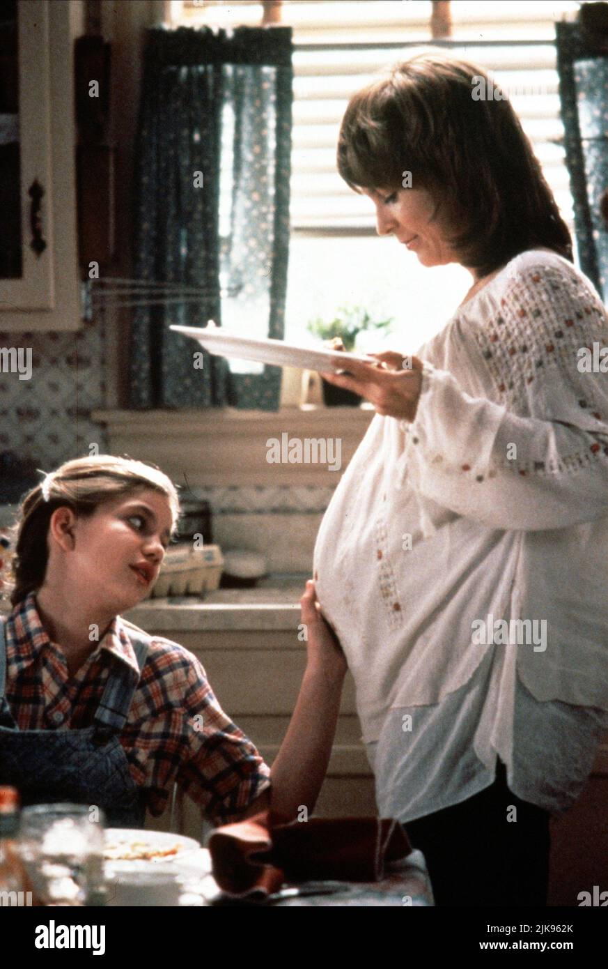 Anna Chlumsky & Jamie Lee Curtis Film: My Girl 2 (USA 1994) Characters ...