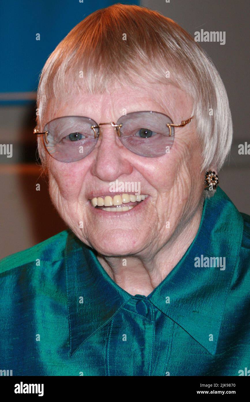 The little mermaid disney 1989 hi-res stock photography and images - Alamy