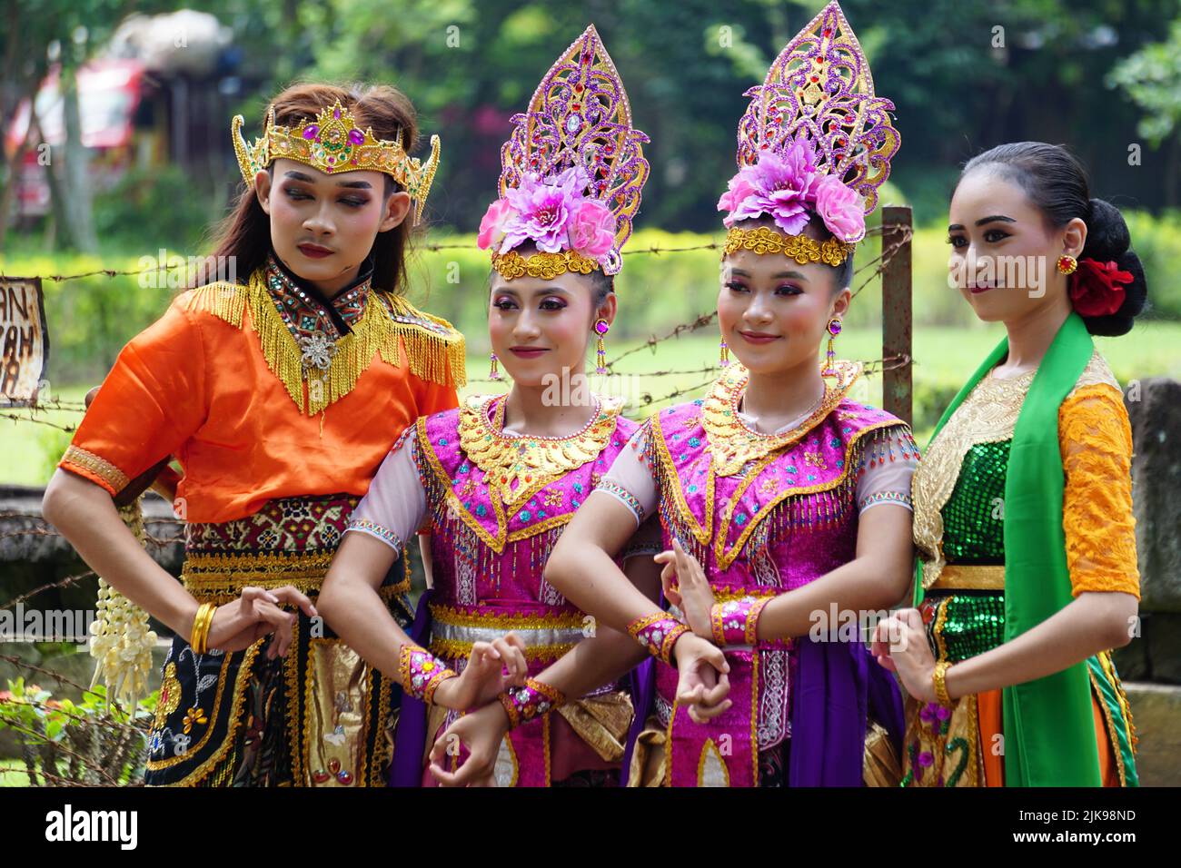 Indonesian dancer with traditional customs are ready to perform to ...