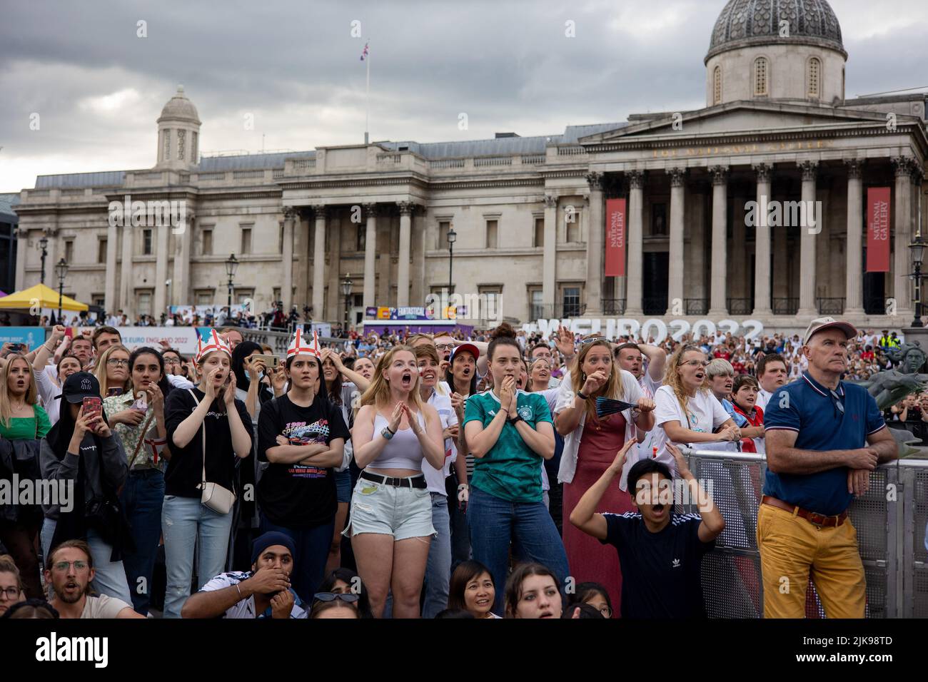 England womens football team fans hi-res stock photography and images ...