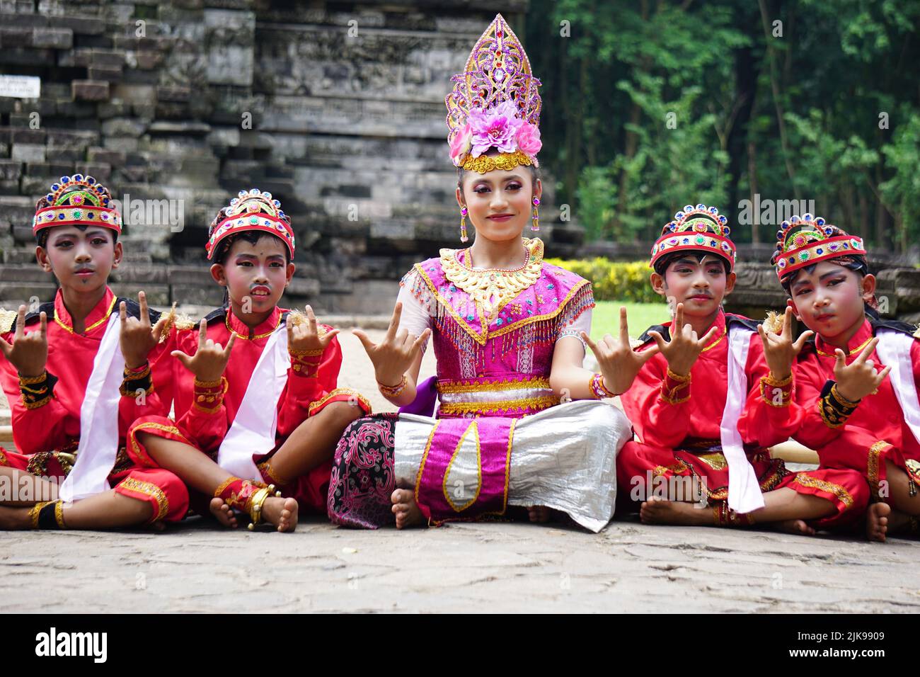 Indonesian dancer with traditional customs are ready to perform to ...