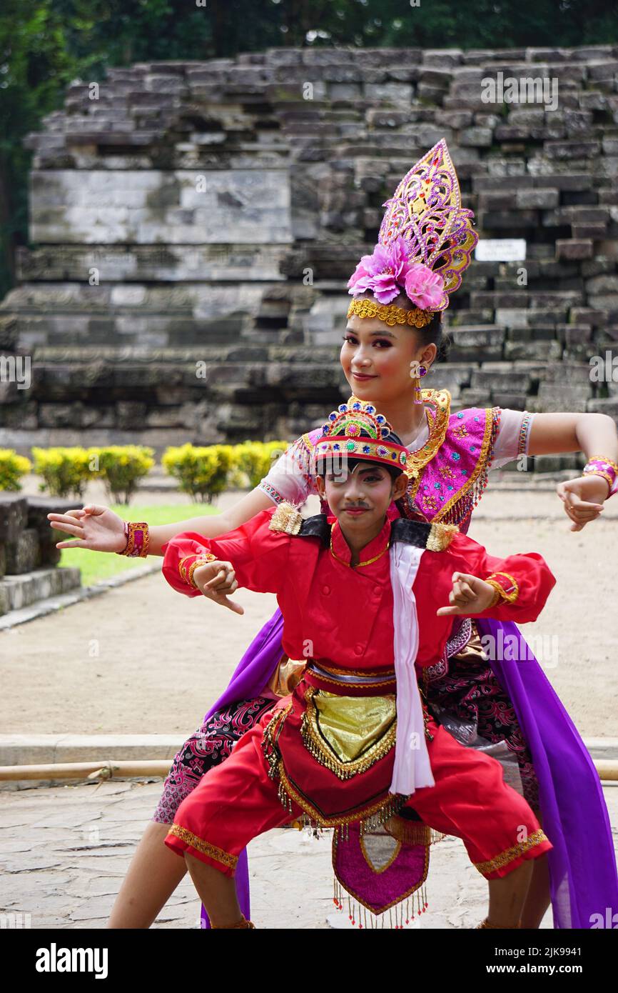 Indonesian dancer with traditional customs are ready to perform to ...
