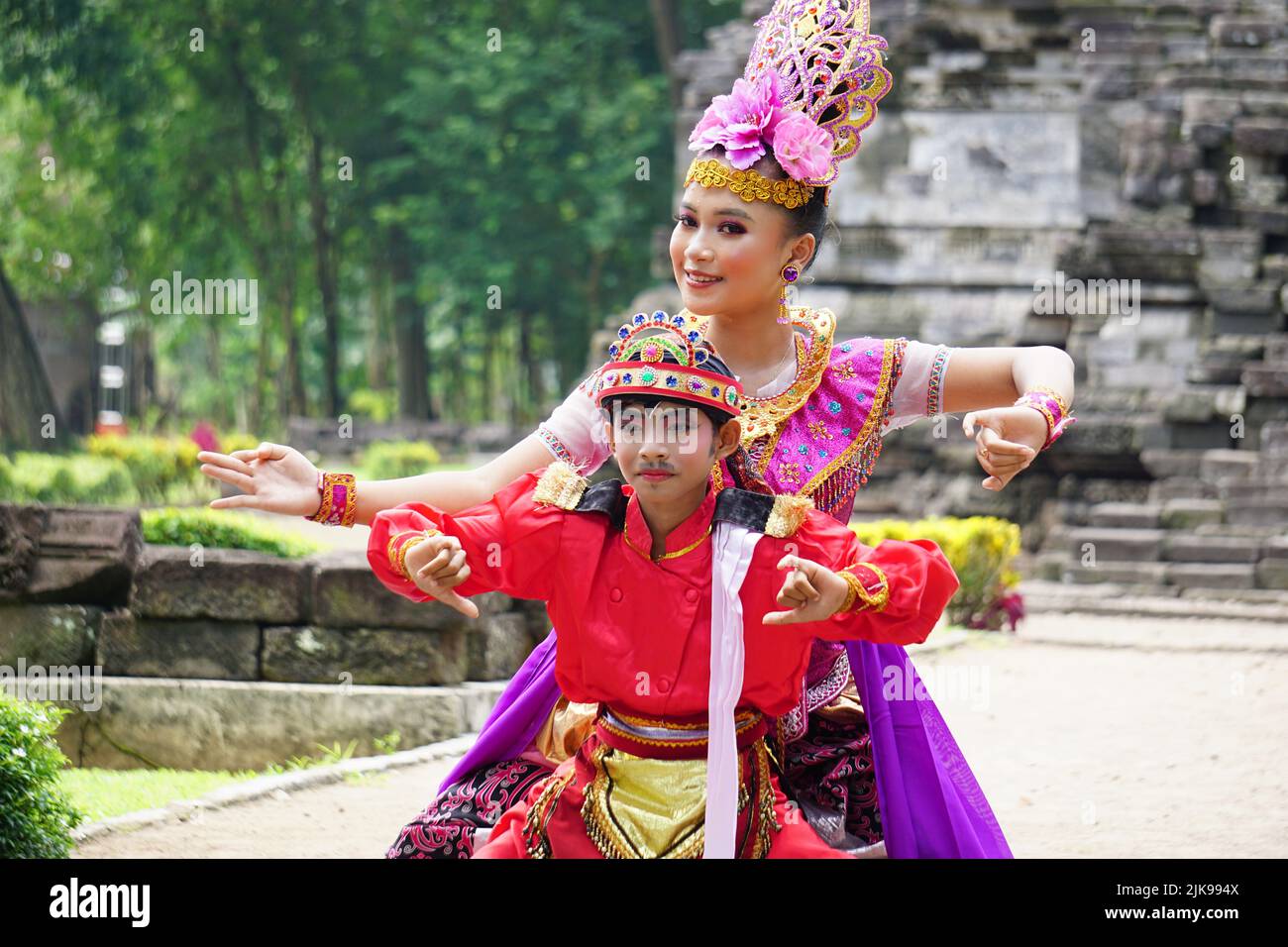 Indonesian dancer with traditional customs are ready to perform to ...