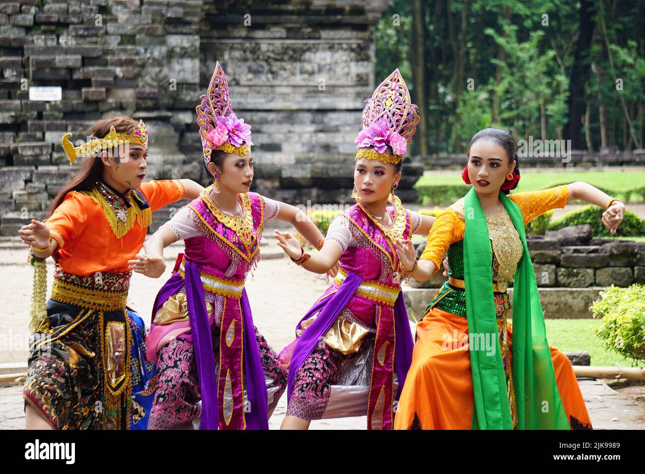 Indonesian dancer with traditional customs are ready to perform to ...