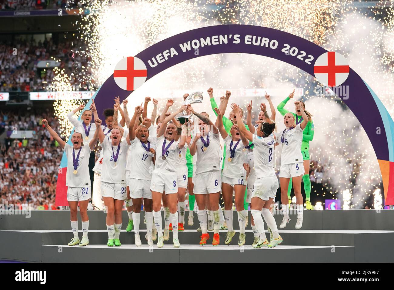 England women euro trophy wembley lift hi-res stock photography and images - Alamy