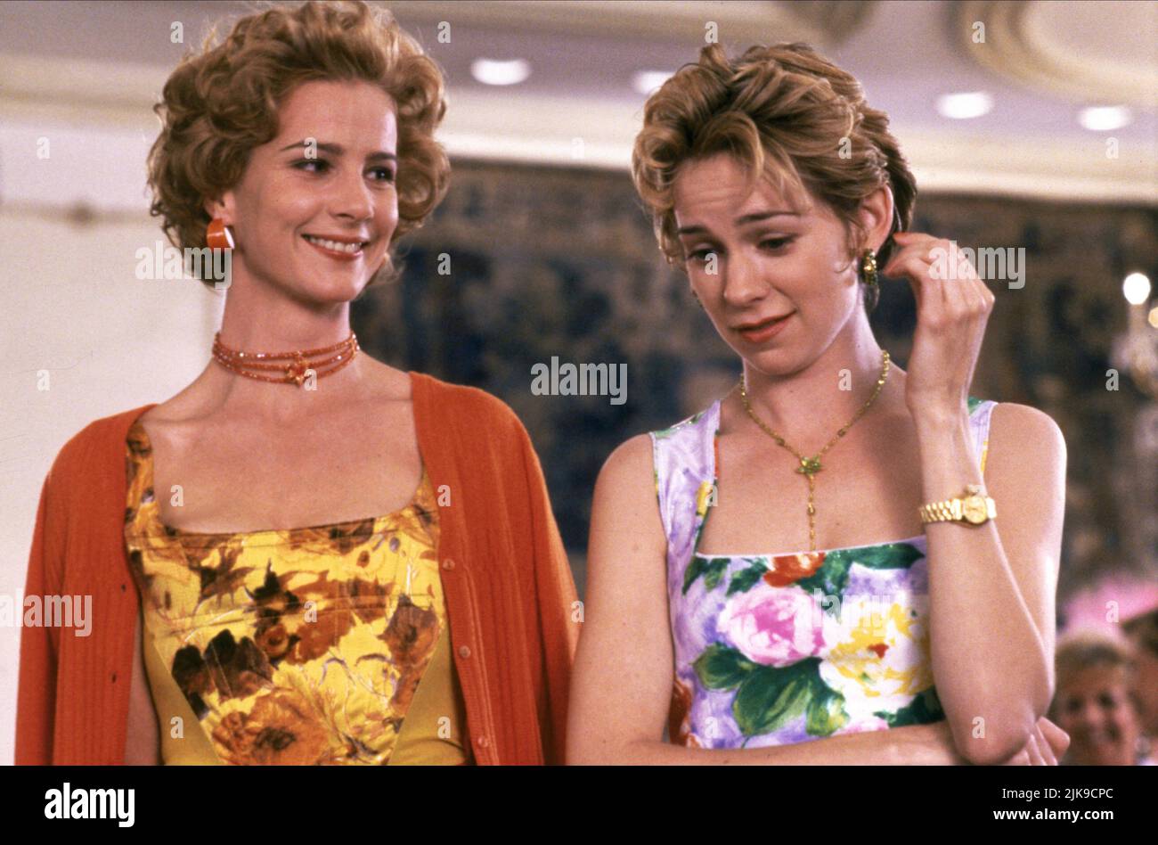 Rachel Griffiths & Carrie Preston Film: My Best Friend'S Wedding (USA ...