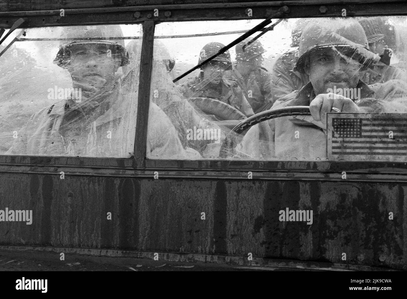 Tom Hanks & Tom Sizemore Film: Saving Private Ryan (USA 1998 ...