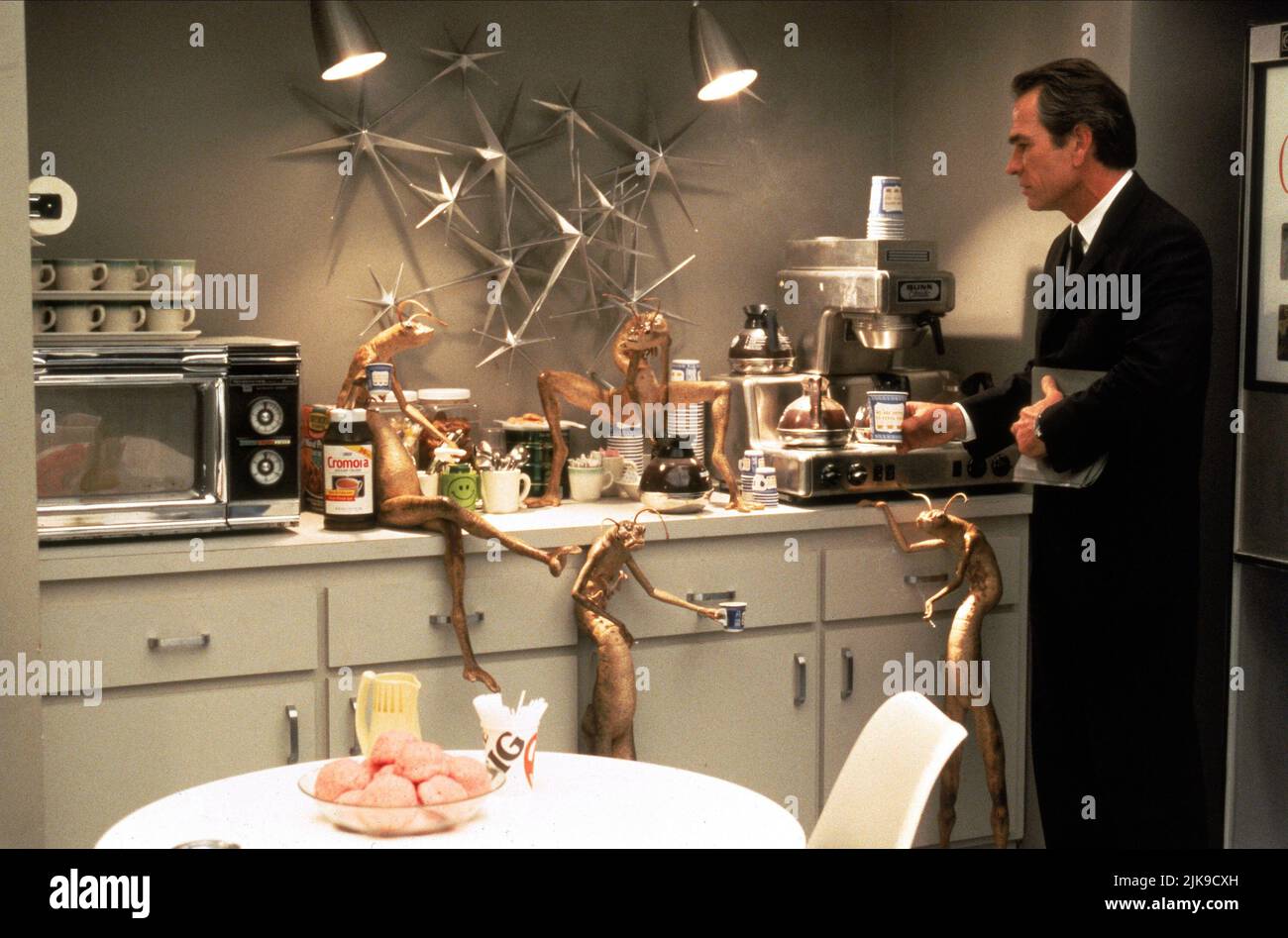 Tommy Lee Jones & Worm Guys Film: Men In Black (USA 1997) Characters ...