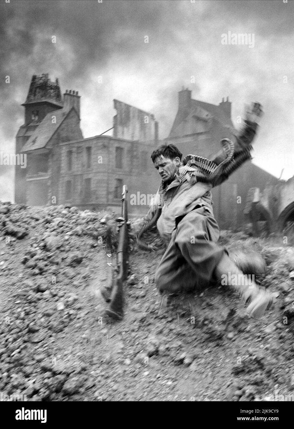 Steven spielberg in saving private ryan Black and White Stock Photos ...