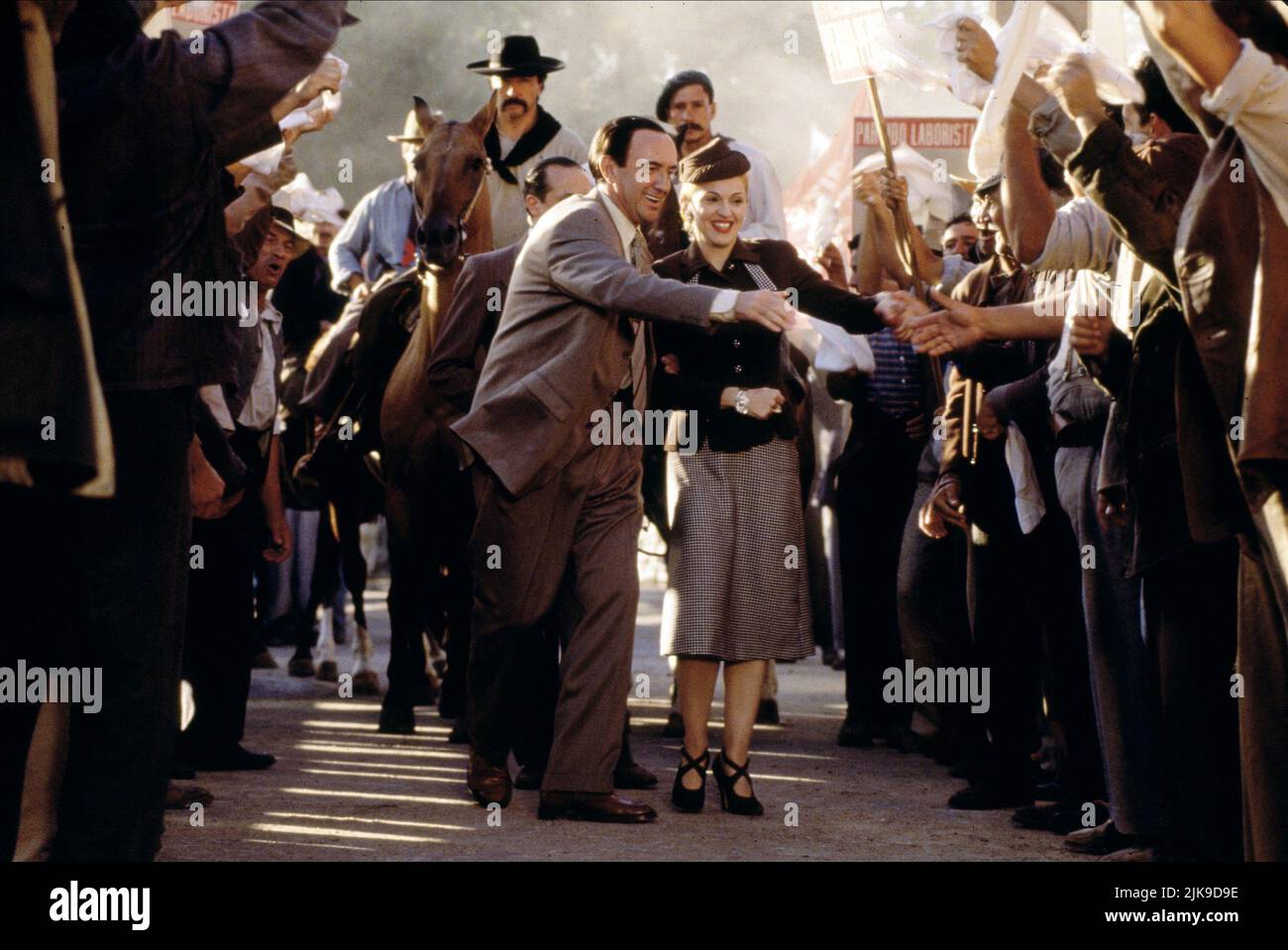 Jonathan Pryce & Madonna Film Evita (USA 1996) Characters: Juan Peron & Eva Peron Director: Alan ...