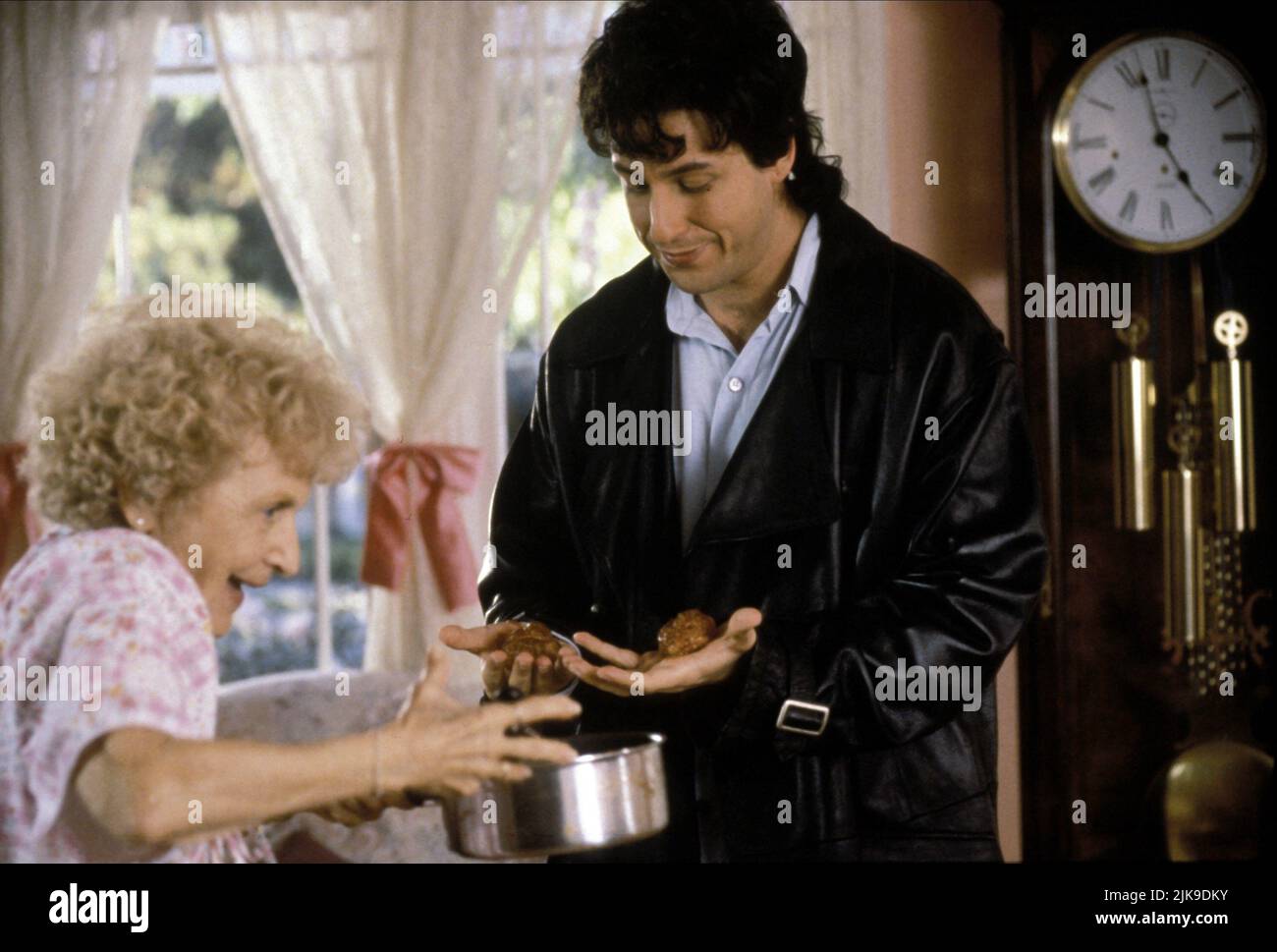 Ellen Albertini Dow & Adam Sandler Film The Wedding Singer (USA 1998 ...