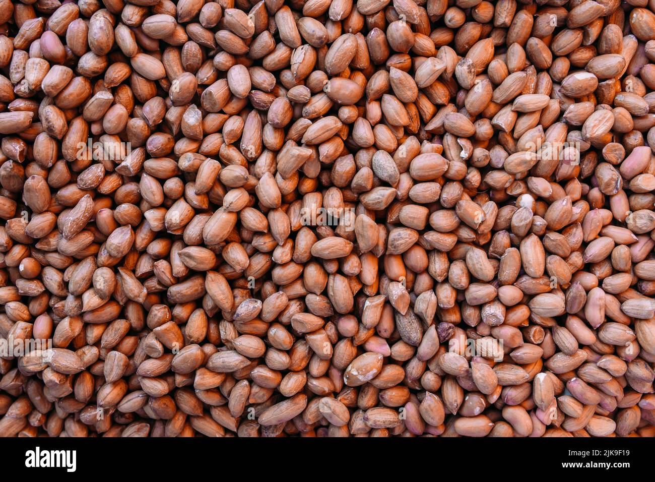 Lots of shelled peanuts on a farmer's market stall Stock Photo - Alamy