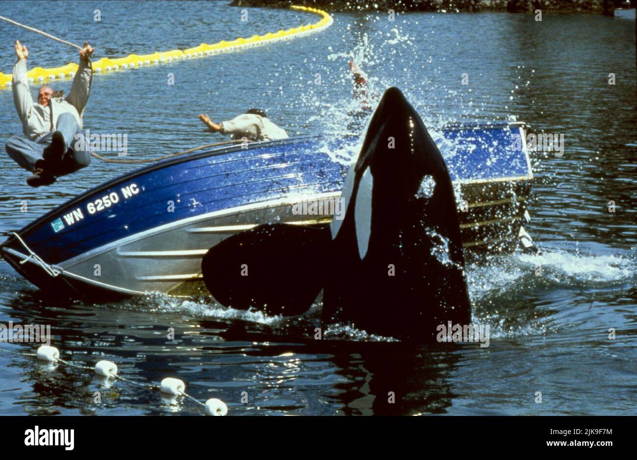 Whale Tips Boat Over Film: Free Willy 2: The Adventure Home (USA/FR ...