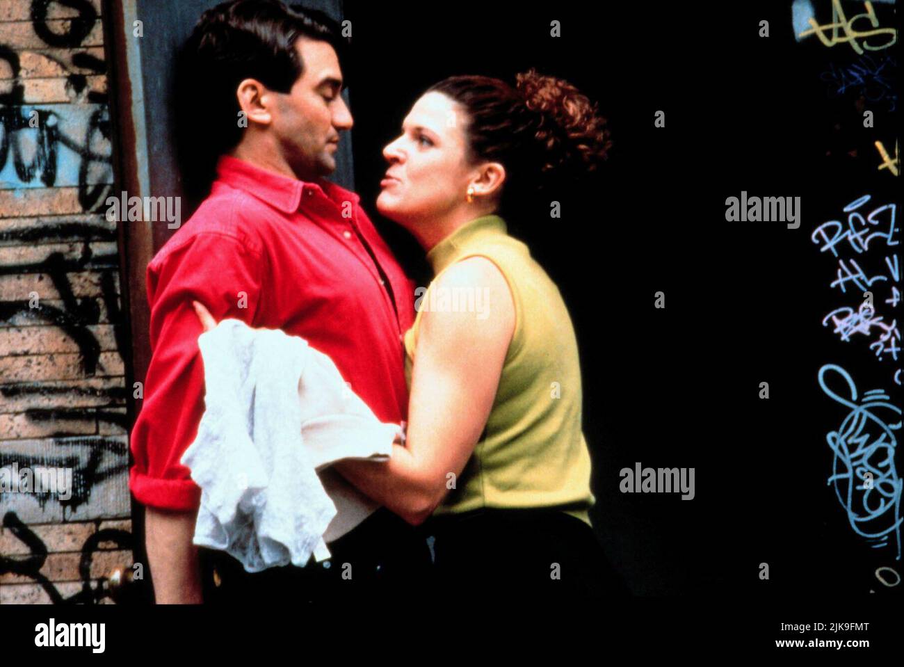 Anthony Barrile & Molly Price Film Kiss Me Guido (1997) Characters ...