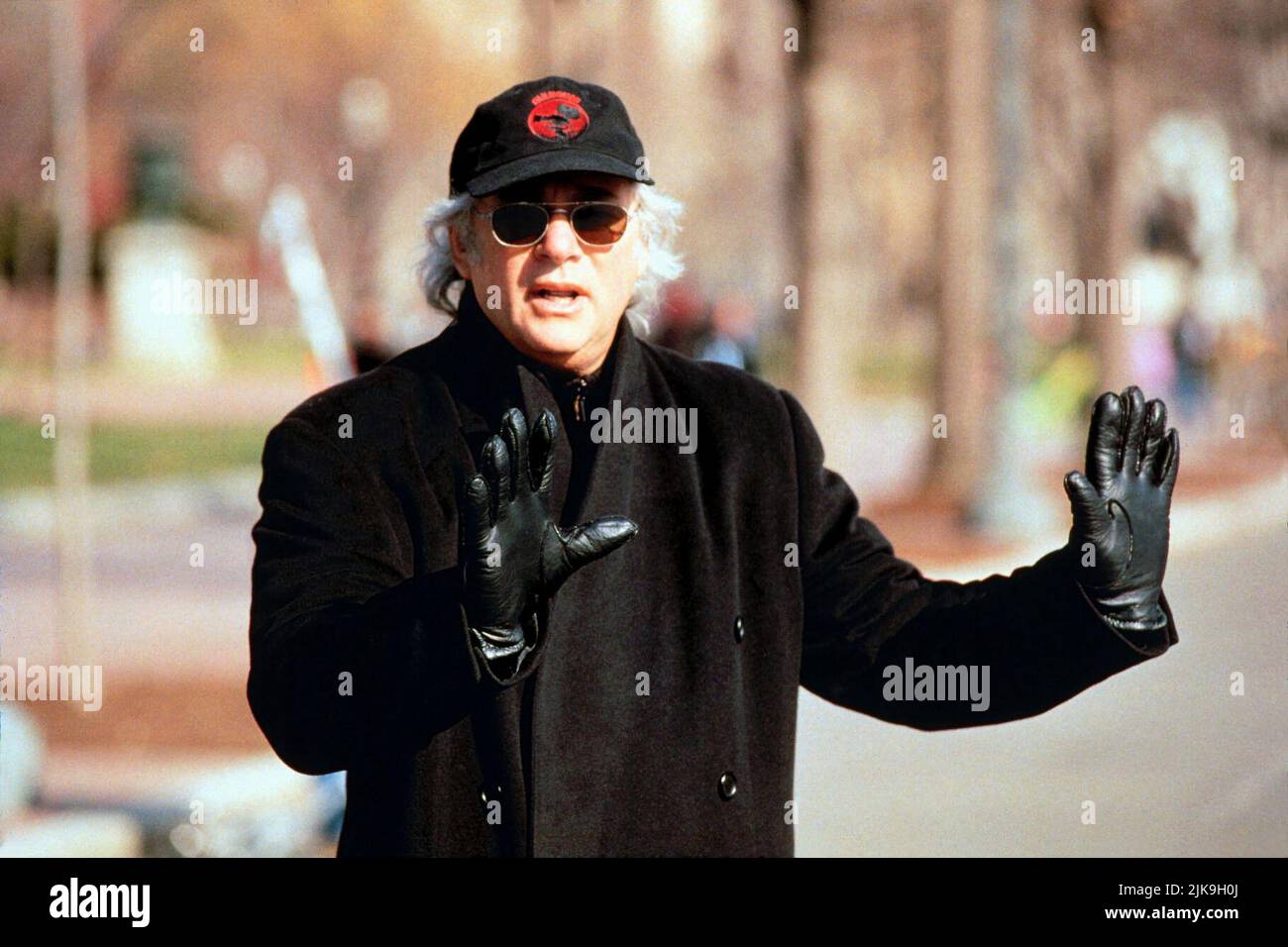Barry Levinson Film Wag The Dog (1997) Director: Barry Levinson 17 ...