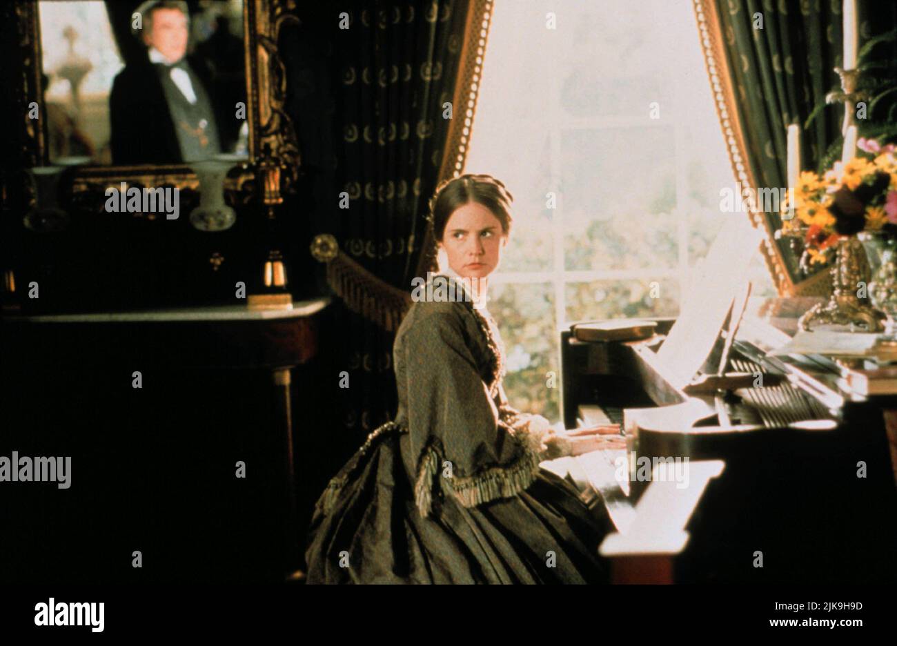 Washington square 1997 jennifer jason hi-res stock photography and ...