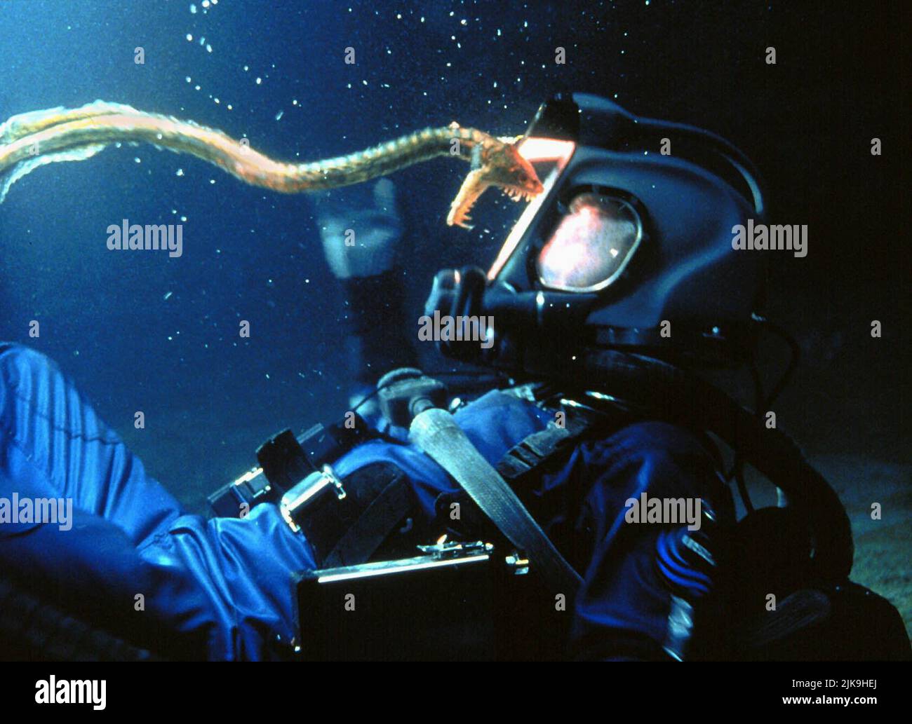 Sea Snake Scene Film Sphere (USA 1998) Director: Barry Levinson 13 ...