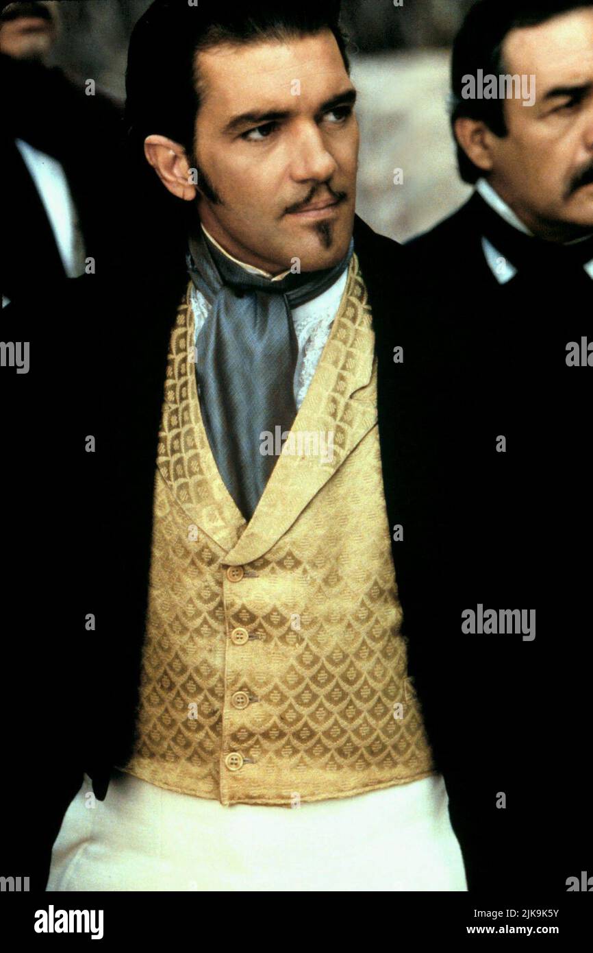 Antonio banderas mask zorro 1998 hi-res stock photography and images ...
